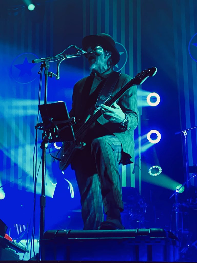 Les Claypool’s Fearless Flying Frog Brigade – Animals In Chicago – Pink ...